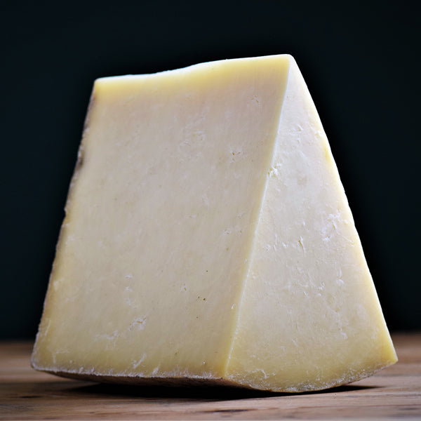 Montgomery Cheddar - Hard Cheddar Cow Milk British Artisan Cheese ...